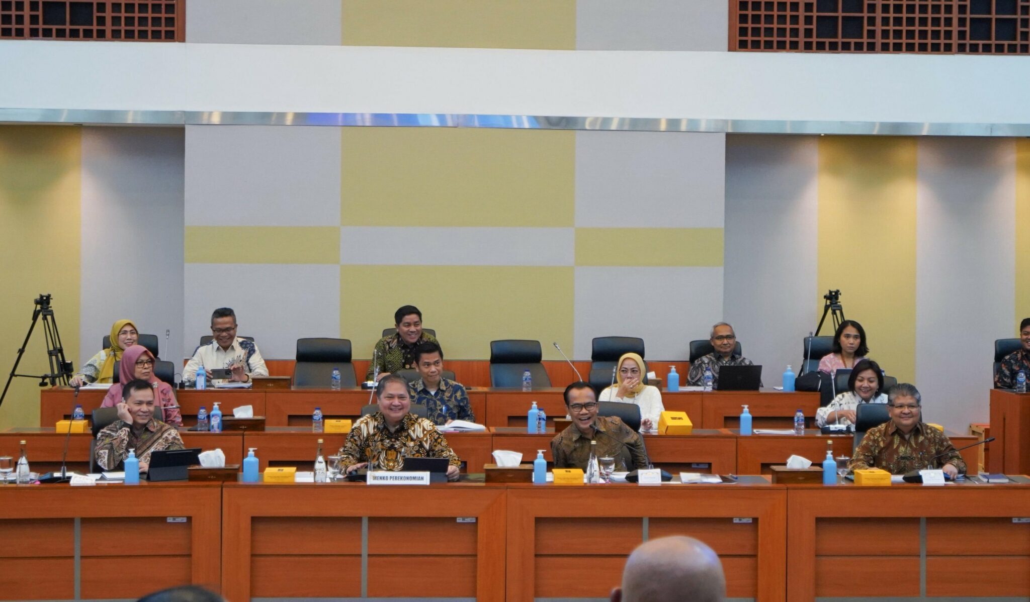 Berita Golkar - Airlangga Hartarto Yakin Kinerja Kemenko Perekonomian Tahun 2025 Mampu ...