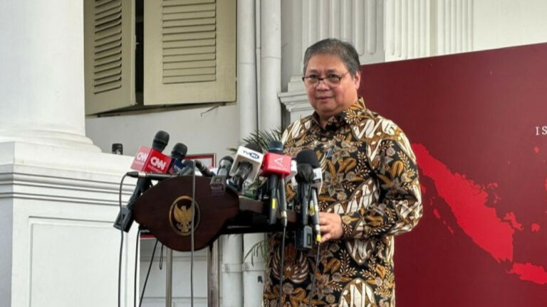 Berita Golkar - Airlangga Hartarto Bocorkan Rencana Pemerintah Naikkan Gaji PNS di Tahun 2025 ...